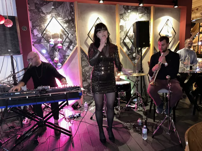 Παραμονή και πρωτοχρονιά περνάμε όμορφα στο Scenario | xronos.gr